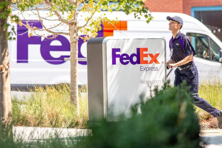 Automatic Wash System Ensures Efficiency for Fedex Express Vehicles